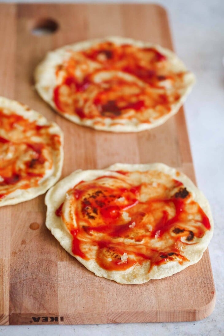 Easy Flatbread Pizza Recipe - Kid Friendly