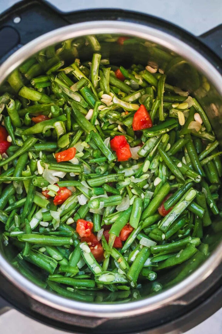 Fasolia Bi Zeit (Middle Eastern Green Beans) - Little Sunny Kitchen