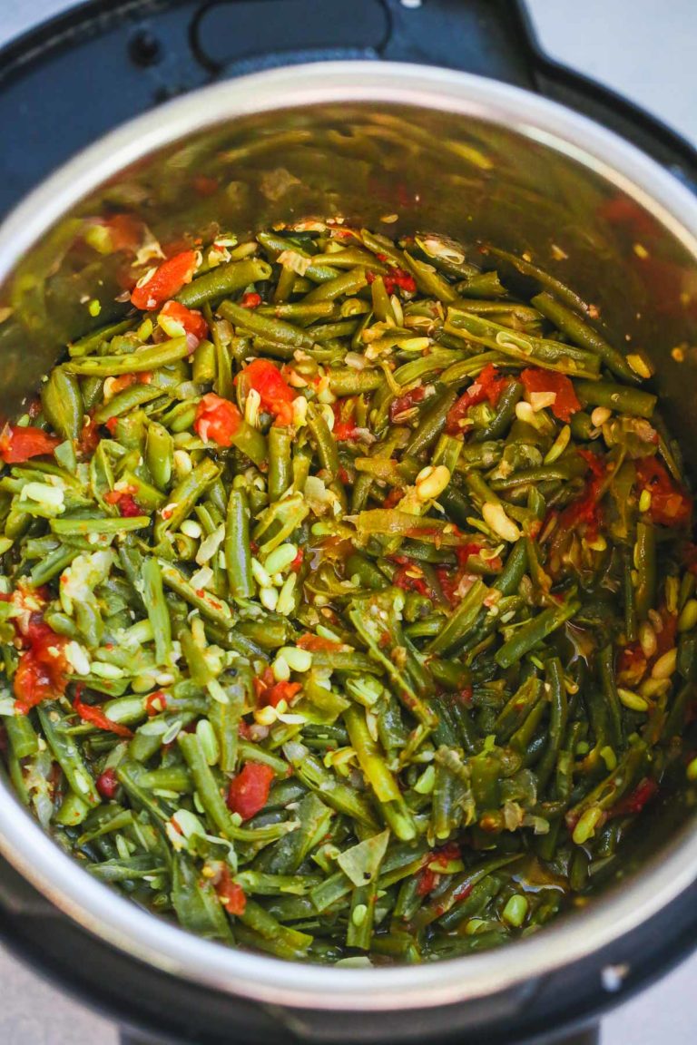 Fasolia Bi Zeit (Middle Eastern Green Beans) - Little Sunny Kitchen