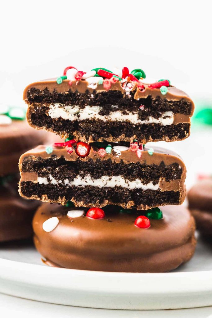 Easy Chocolate Covered Oreos - Little Sunny Kitchen