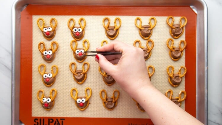 Rolo Pretzel Reindeer Recipe - Little Sunny Kitchen