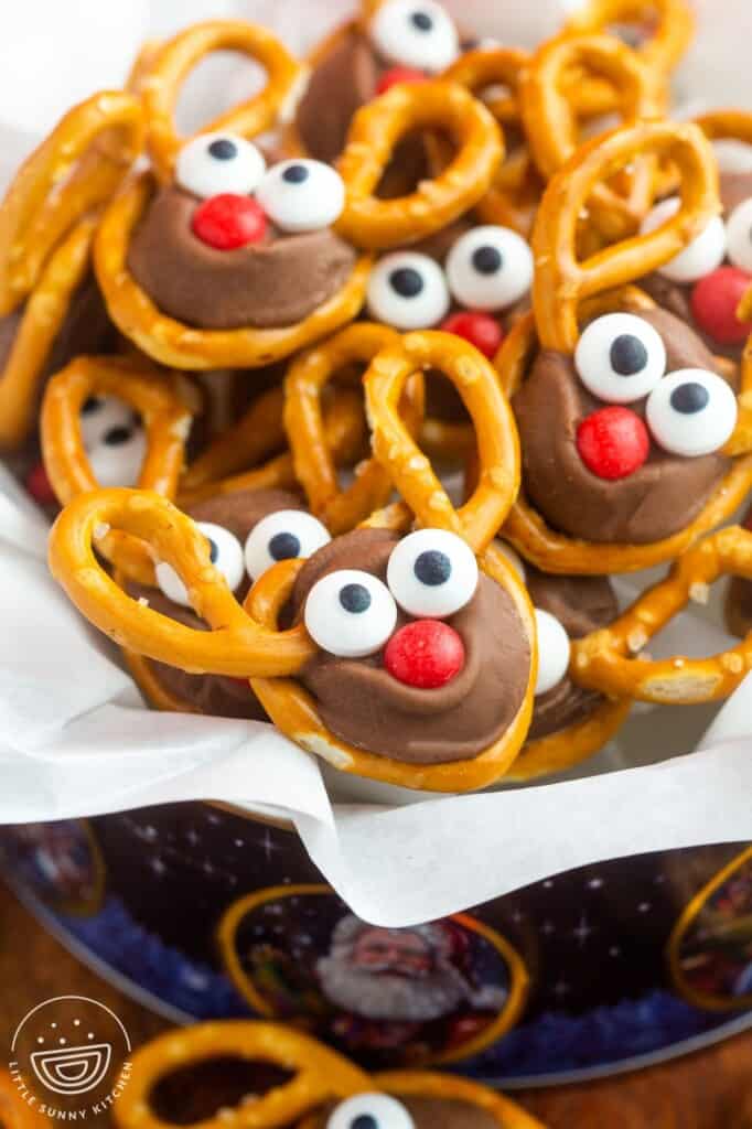 Rolo Pretzel Reindeer Recipe - Little Sunny Kitchen