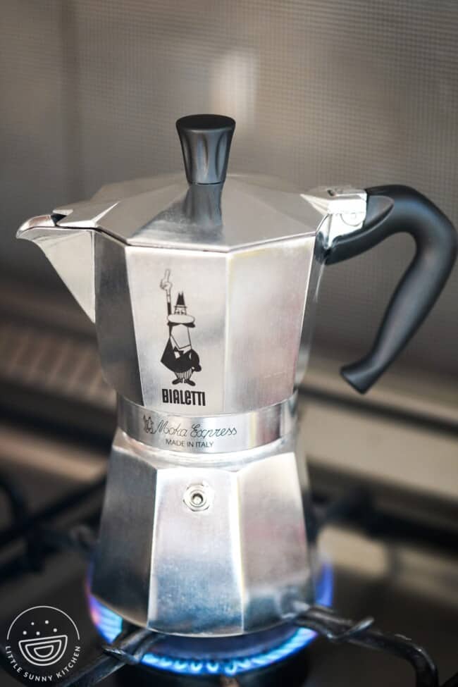 How to Use a Moka Pot (Full Tutorial) - Little Sunny Kitchen