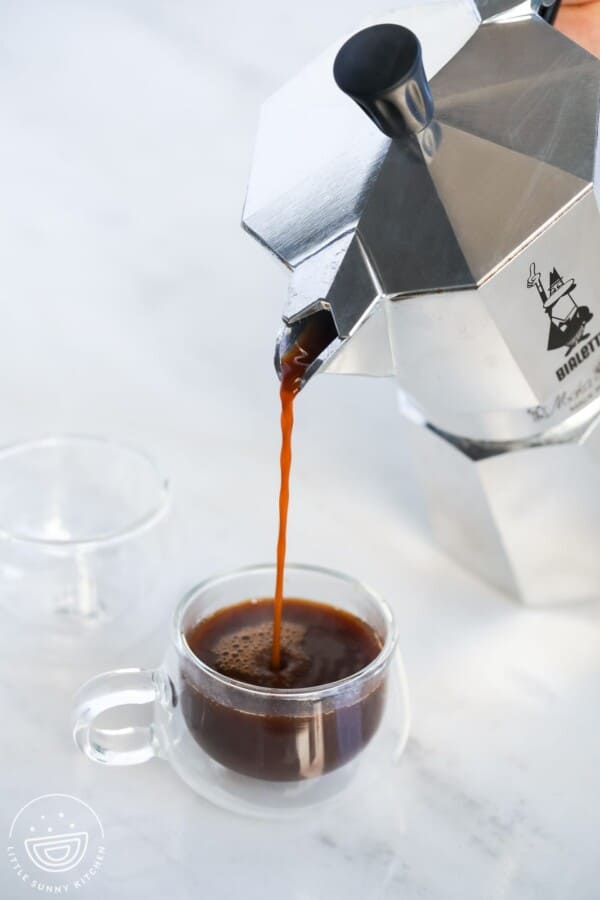 How to Use a Moka Pot (Full Tutorial) - Little Sunny Kitchen