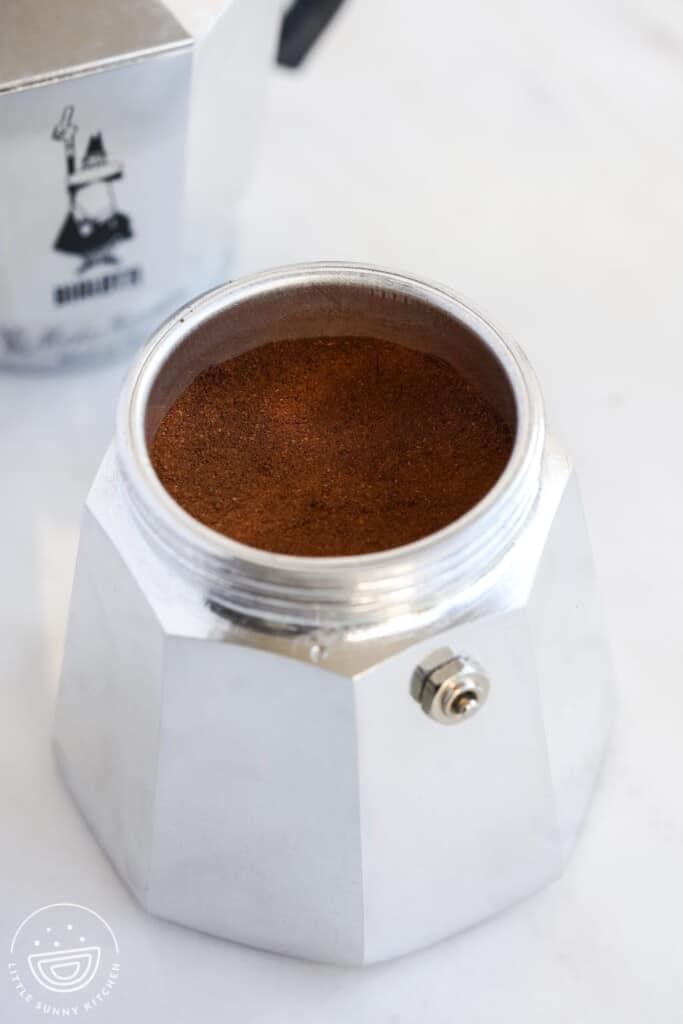 How to Use a Moka Pot (Full Tutorial) - Little Sunny Kitchen