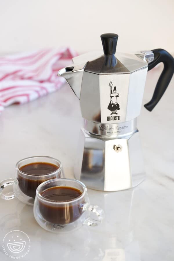 How to Use a Moka Pot (Full Tutorial) - Little Sunny Kitchen