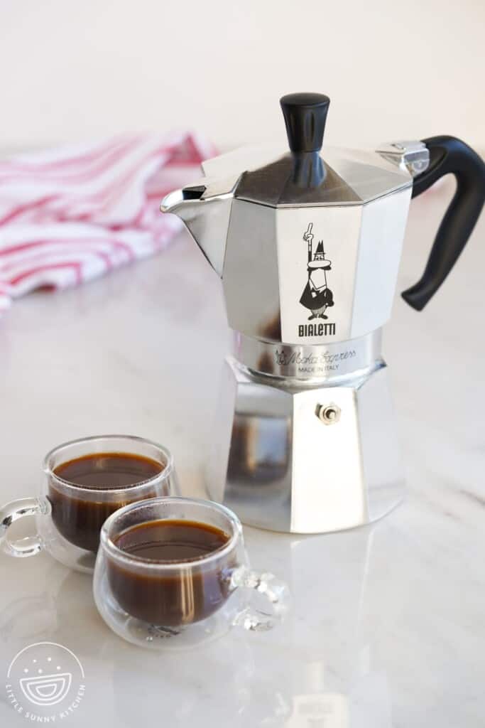 How to Use a Moka Pot (Full Tutorial) - Little Sunny Kitchen