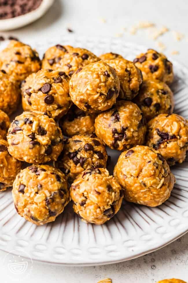 Easy Oatmeal Balls with Peanut Butter - Little Sunny Kitchen