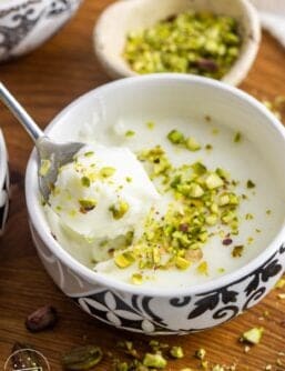 Middle Eastern White Beans with Meat (Fasoolya Bil Lahmeh)