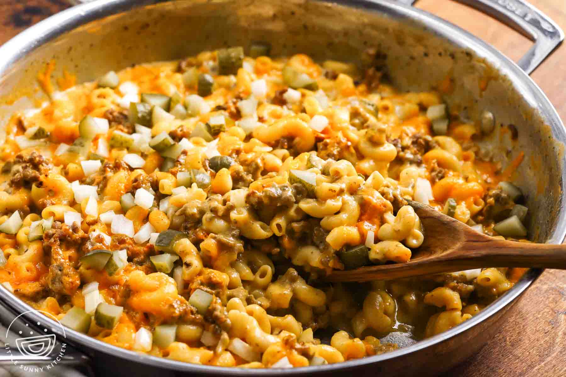 Creamy One Pot Cheeseburger Mac and Cheese