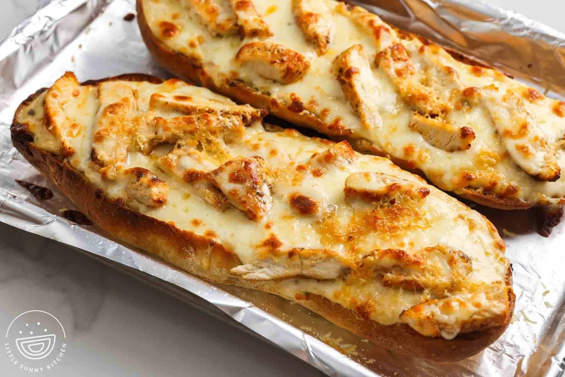 Chicken Alfredo Garlic Bread